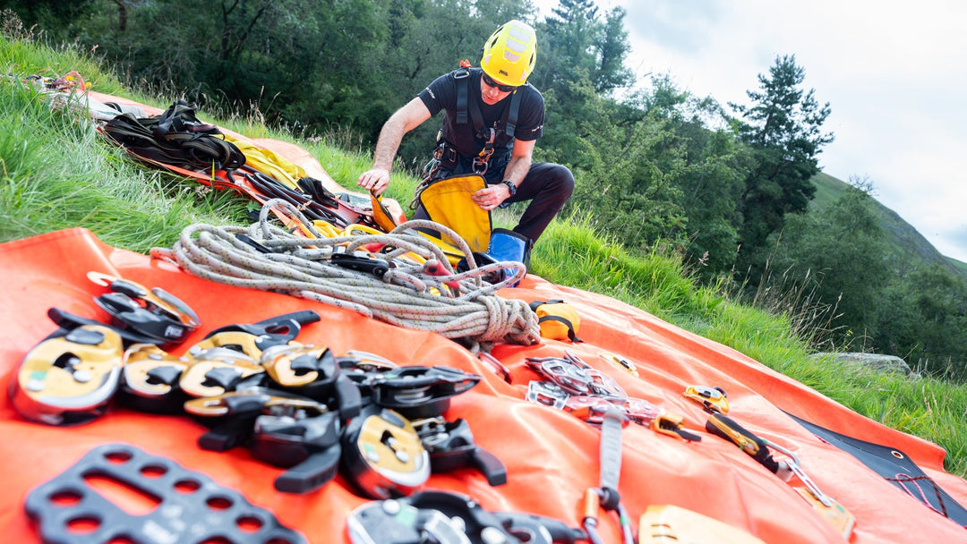 Petzl Safety Helmets | Climbing & Rope Access – Lyon Work and Rescue